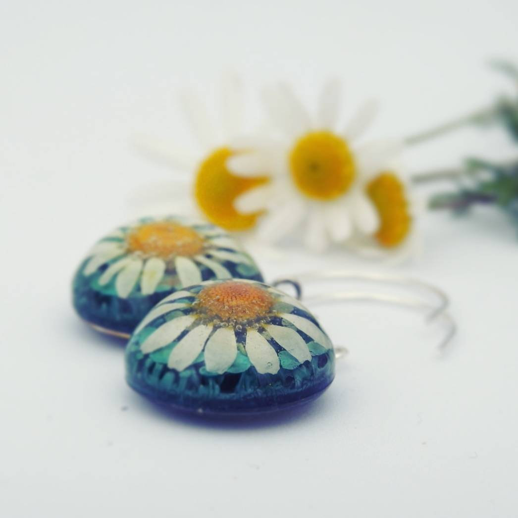 Green Resin Droplet Hoop Earrings With Real Chamomile Flowers on Luulla