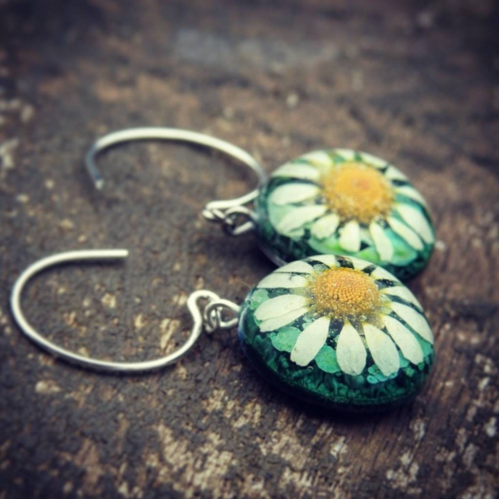 Green Resin Droplet Hoop Earrings With Real Chamomile Flowers on Luulla